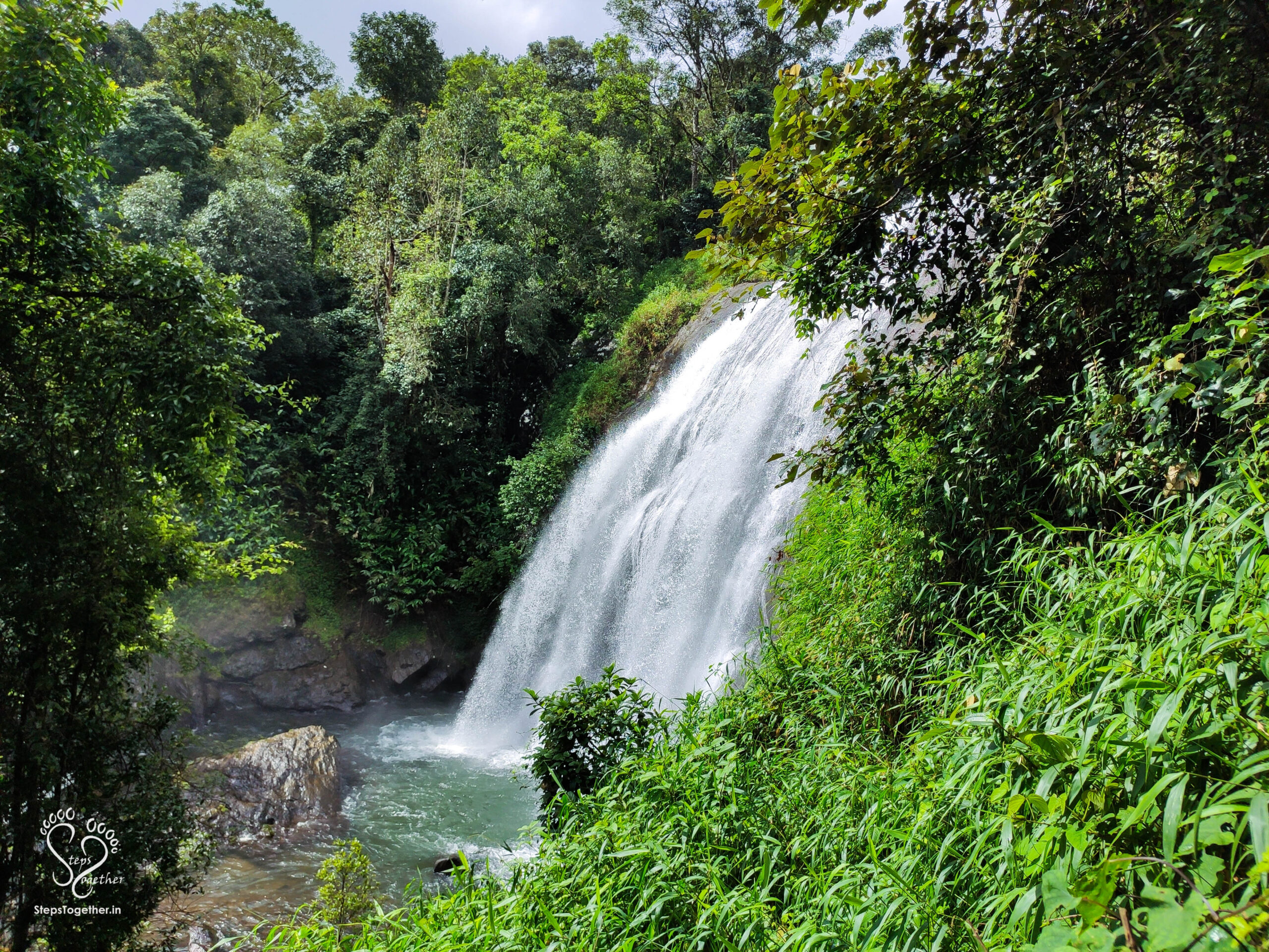 Chelavara falls near Virajpet - Coorg Travel Guide - Steps Together ...